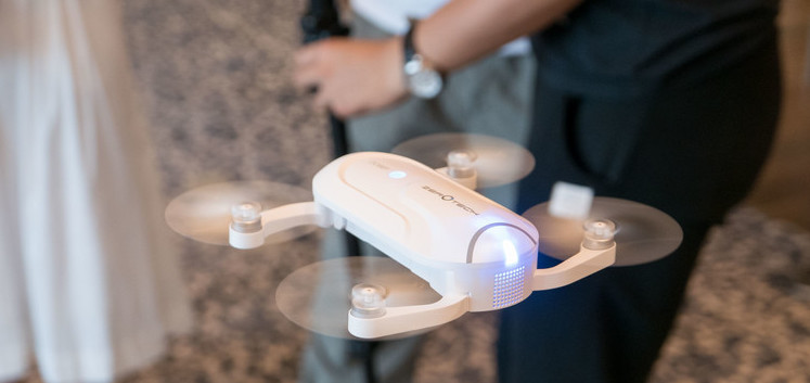 Dobby 會跟著你飛的航拍機 - SearchingC